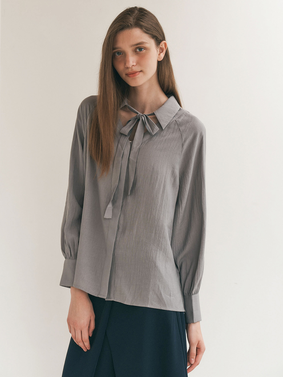 웬스데이딜라잇 WD_V-neck bow blouse WD_V-neck bow blouse