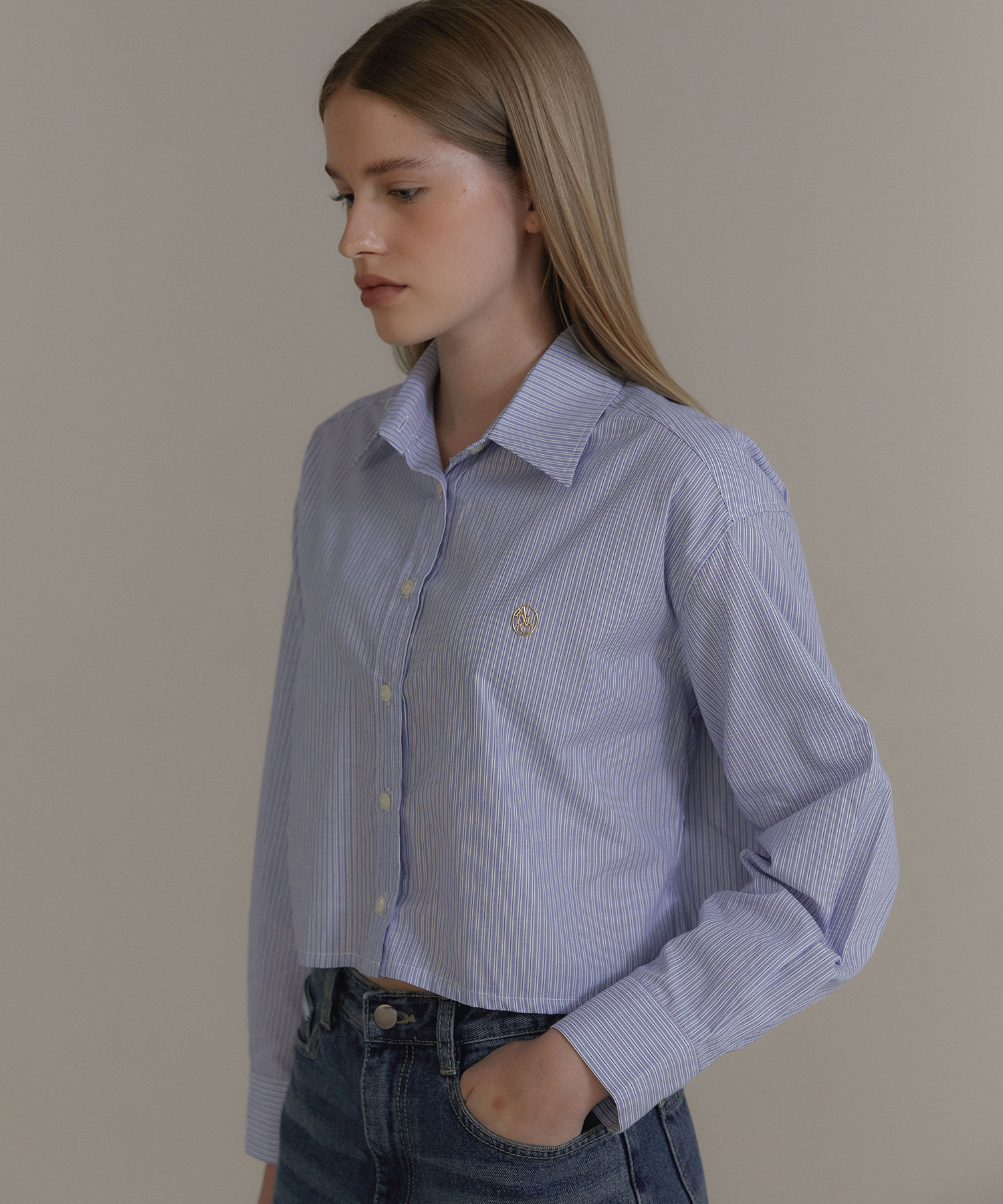 아노에틱 CROP LOGO STRIPE SHIRTS_BLUE. CROP LOGO STRIPE SHIRTS
